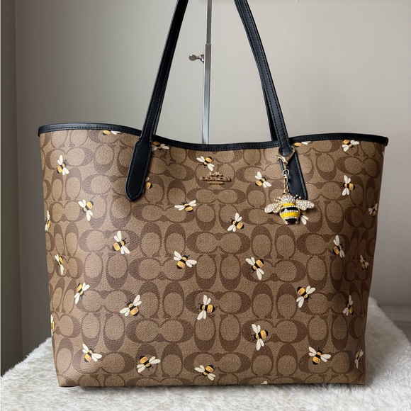 Coach | Bags | Coach City Tote Bag In Khaki With Bee Print And Bee ...